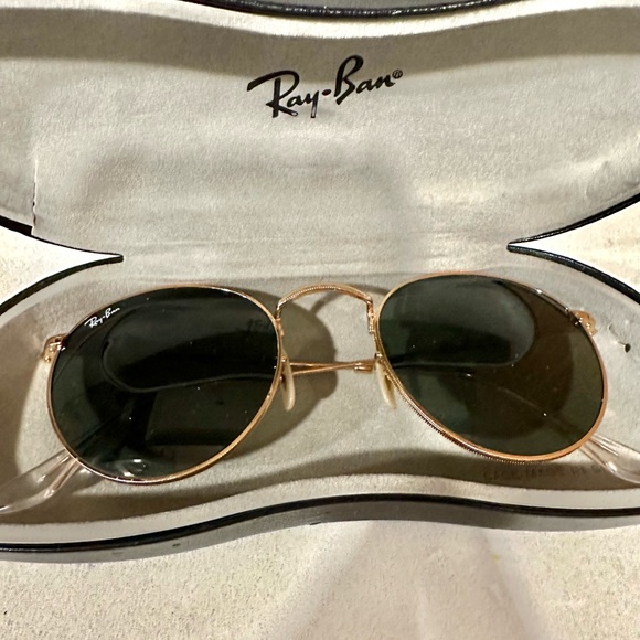 Ray-Ban | Accessories | Rayban Round Metal Gold Frame Sunglasses | Poshmark